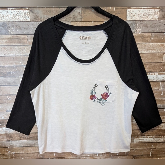 Shyanne | Tops | Shyanne White W Black Jersey Style Sleeves Horseshoe ...